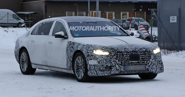 2026 Mercedes-Benz Maybach S-Class spied with updates AUTOJUNCTION ...